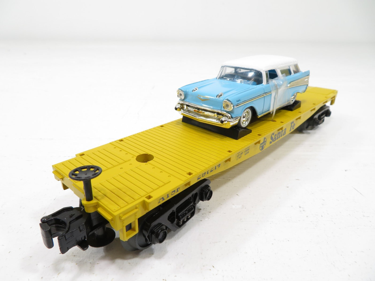 MTH 33-7606 Santa Fe Flatcar w/57' Chevy Nova LN — NY-ElectricTrains
