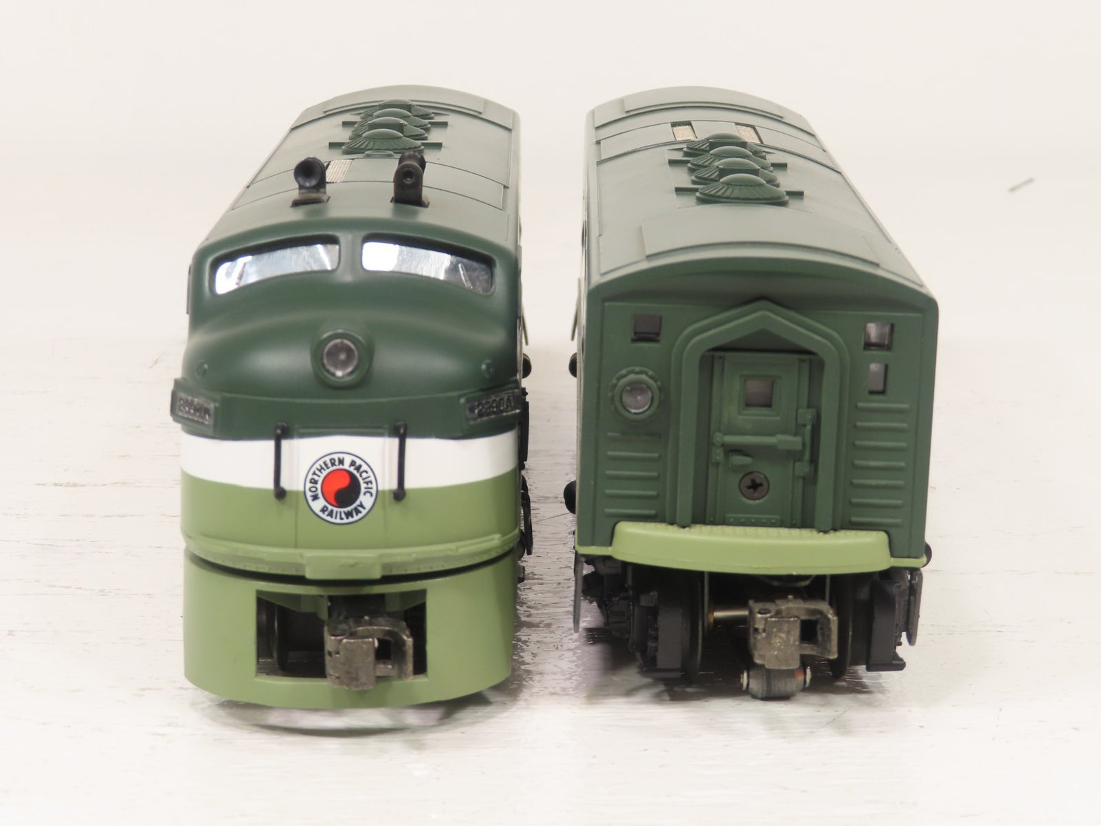 Lionel 618145 618146 Northern Pacific F3A AA Diesel Loco LN 10001 — NY-ElectricTrains